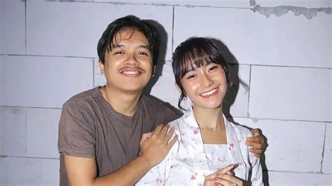 6 Editan Foto Cowok Bareng Zee Dan Freya JKT48 Ini Halu Banget Kocak