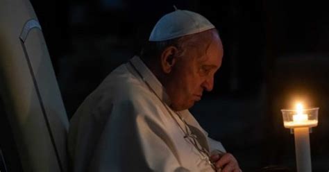 Papa Francesco veglia pasquale comè bella una Chiesa senza pa
