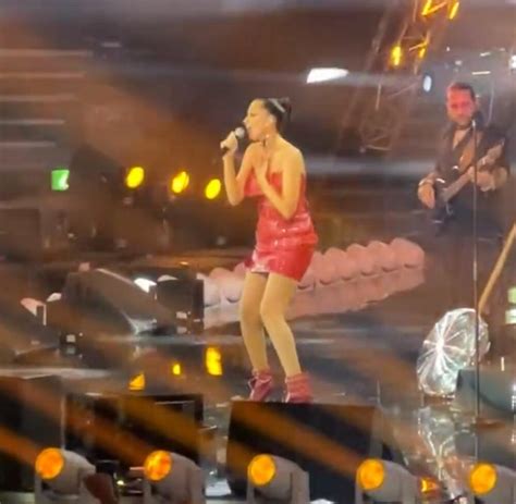 Crvena mini haljina Aleksandre Prijović na drugom koncertu Slika 5