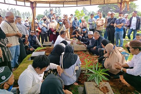 Isak Tangis Iringi Pemakaman Korban Pembunuhan Yang Dicor Di Bekasi Utara