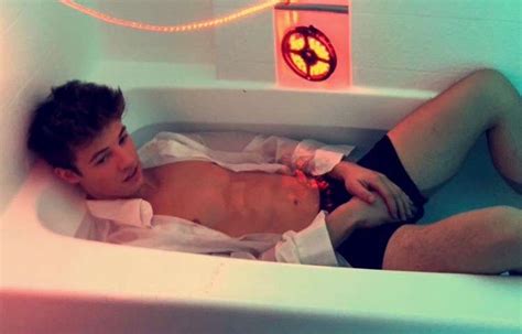 Celeb Bulges On Tumblr