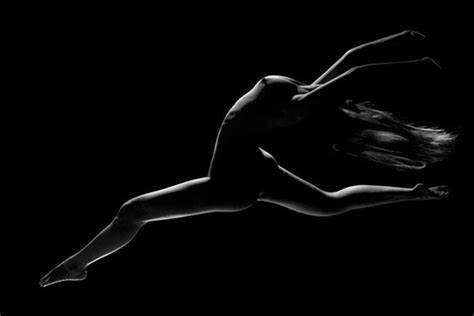 Triển lãm ảnh nude dán nhãn 18 được cấp phép nhiếp ảnh gia nói gì