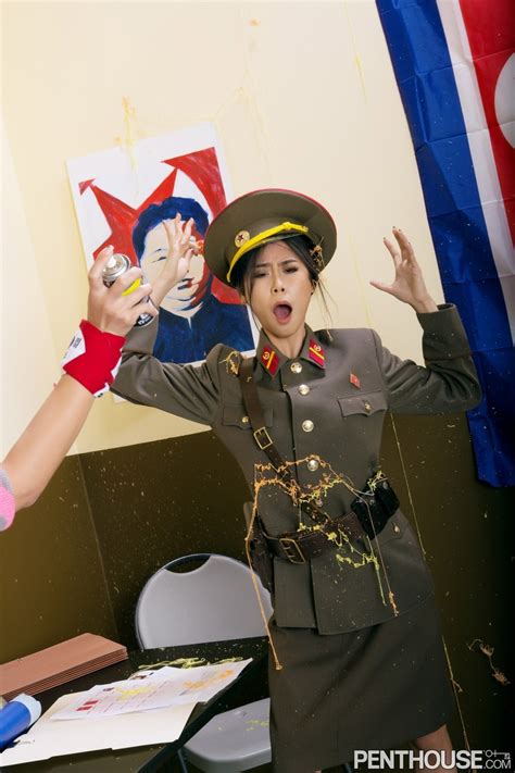 La zorra asiática Marica Hase y el soldado norcoreano Joey Kim