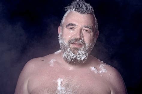 Extr Me Russe Un Homme Nu Dans La Neige Avec Barbe Gel E Et Cheveux