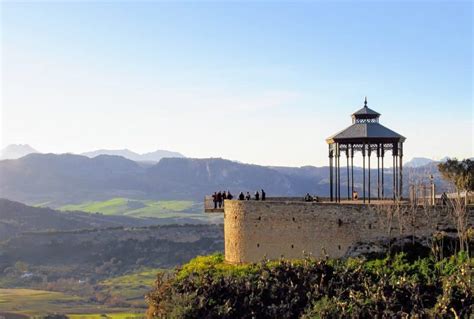 Las 21 ciudades amuralladas más bonitas de España