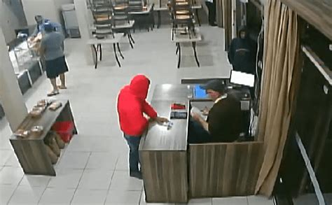 Vídeo mostra momento em que criminosos assaltam padaria em Lages