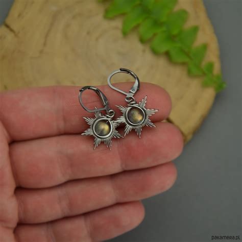 Małe błękitne kolczyki słoneczka złoty labradoryt wire wrapping
