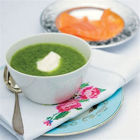 Courgettesoep met gerookte zalm en crème fraîche recept okoko