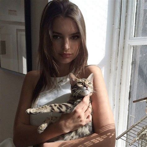 Emily Ratajkowski Shares Sexy Content 25 Pics Gifs The Sex Scene
