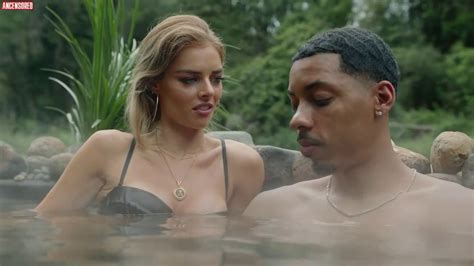 Samara Weaving Desnuda En Nine Perfect Strangers