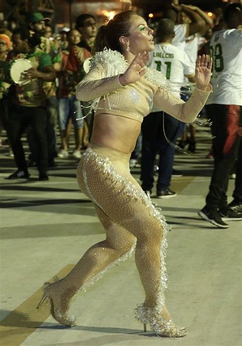 Paolla Oliveira Rainha De Bateria Da Grande Rio Arrasa Em Noite De