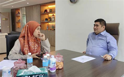 Meja Bulat Bersama DAtuk Ir Shahelmey Yahya YB Rina Hj Jainal