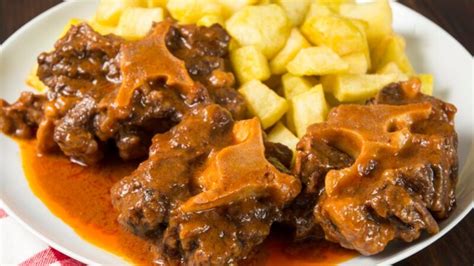 Rabo De Toro Estofado Al Vino Tinto Paulina Cocina