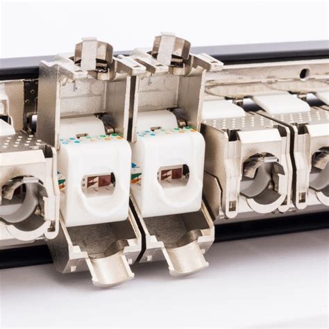 Patch panel keystone RACK 19 24 porty FTP STP wyposażony