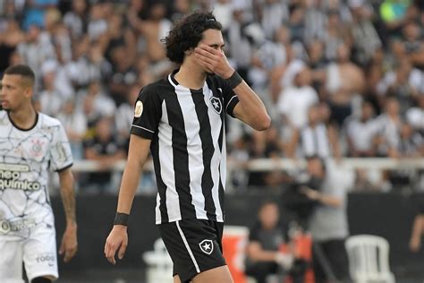 Matheus Nascimento sofre lesão e não viajará o Botafogo para