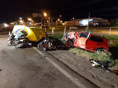 Duas pessoas morrem em acidente entre carros e caminhão na ERS 115 em