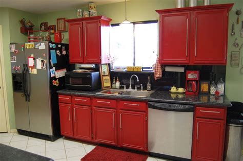 20 Striking Kitchens With Hot Red Lacquer Kitchen Cabinets