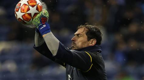 Schock beim Training Welttorhüter Iker Casillas erleidet Herzinfarkt