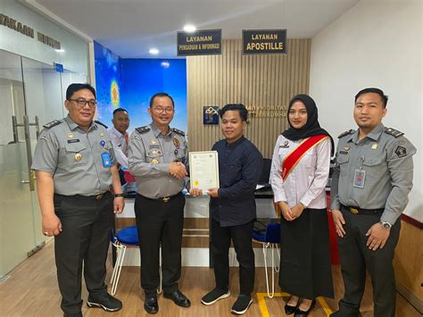 Perdana Kanwil Kemenkumham Lampung Lakukan Pencetakan Sertifikat