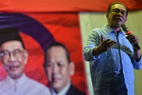 Anwar Tegaskan Lagi Jangan Jadikan Kalimah Allah Isu Politik Utusan