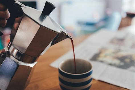 Cómo hacer un buen café en cafetera italiana Receta fácil para un