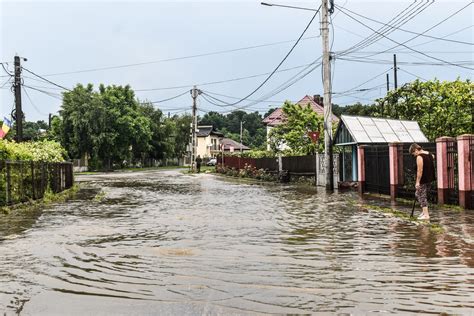 Cod galben de inundații în 12 județe Ce râuri sunt vizate de avertizare