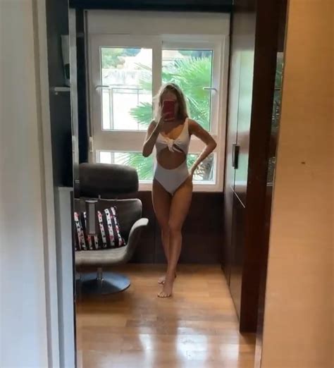 Luisa Sonza Faz Desfile De Biqu Nis Ao Experimentar Modelos Para F S