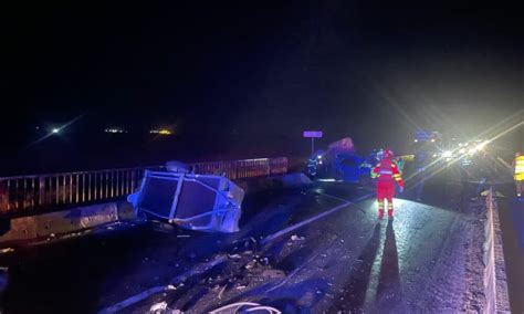 FOTO Val de accidente cu victime în Sibiu 5 oameni la spital o