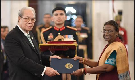 ENVOYS OF SIX NATIONS PRESENT CREDENTIALS TO THE PRESIDENT OF INDIA