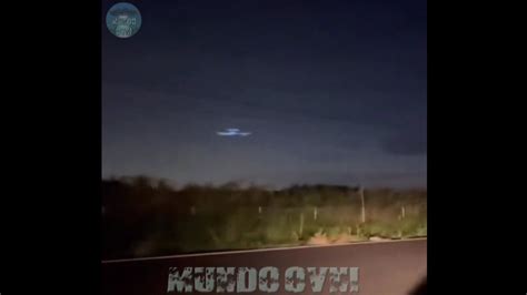 Something Strange in the Sky Caught by Driver Algo Estranho no Céu