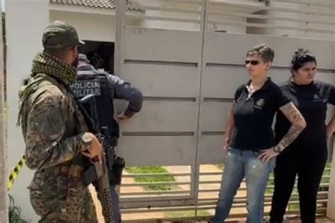 Mãe e três filhas são encontradas mortas a facadas dentro de casa