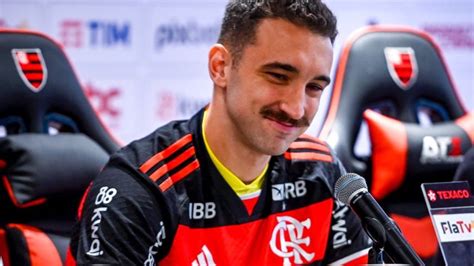 Léo Ortiz é apresentado no Flamengo e celebra Maior clube do Brasil