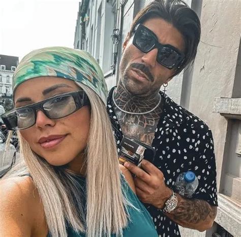 Lîle de la tentation découvrez Kelly et Enzo le couple passionnel