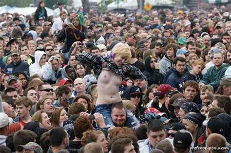 Nackte Konzertbesucherin Porno Bilder