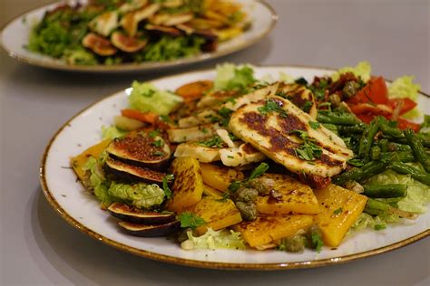 Salotos Su Halloumi S Riu Receptai Patiekalai Su Nuotraukomis