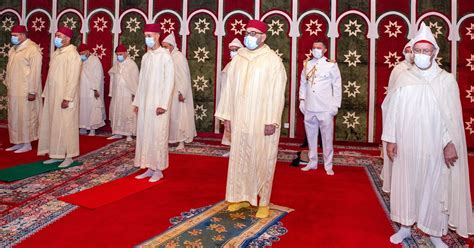 Vidéo Le roi Mohammed VI Amir Al Mouminine accomplit la prière de l