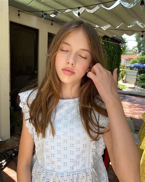 Maisie De Krassel Barefoot