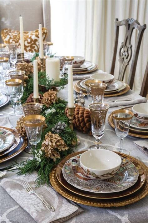 Excelentes ideas de caminos de mesa navideños Mesas de cena de
