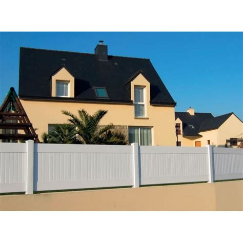 Clôture PVC pleine avec poteaux inclus sur mesure LMC Ouvertures