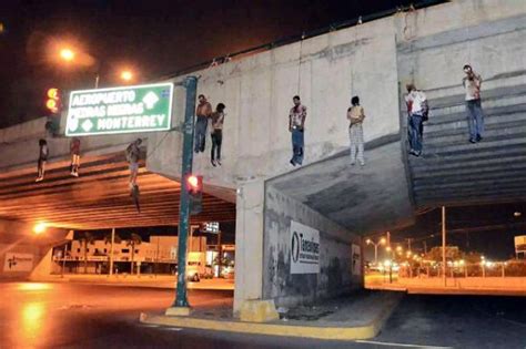 Aparecen Nueve Cad Veres Colgados En Puente Monterrey Nuevo Laredo