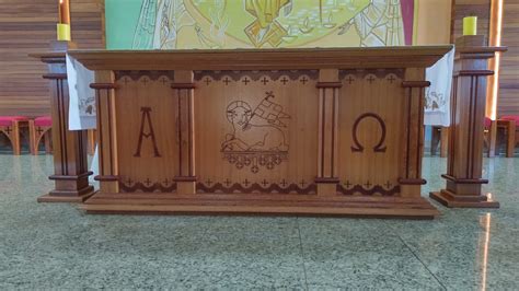 Por que escolher um altar de madeira Cardeal Móveis para a sua igreja