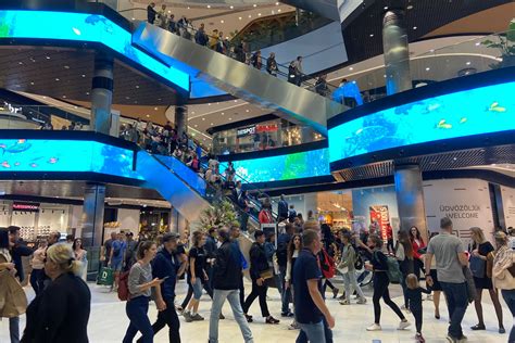 Teltházzal nyitott az Etele Plaza Világgazdaság