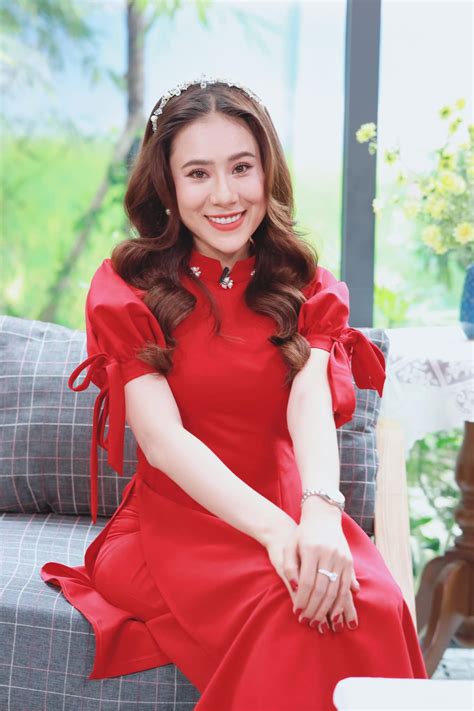 Hồ Bích Trâm Từng buồn lòng vì bị soi mói chuyện kết hôn