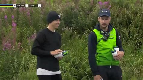 Tadej Pogacar présent sur la course féminine en ligne pour donner les