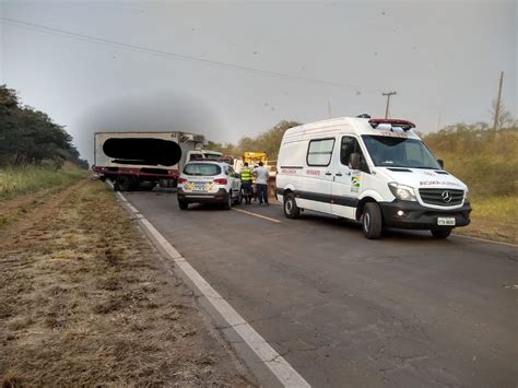 Acidente entre carros e caminhão deixa dois mortos em Bastos Tupãense
