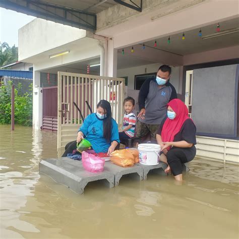 Batu Pahat Dilanda Banjir Kilat
