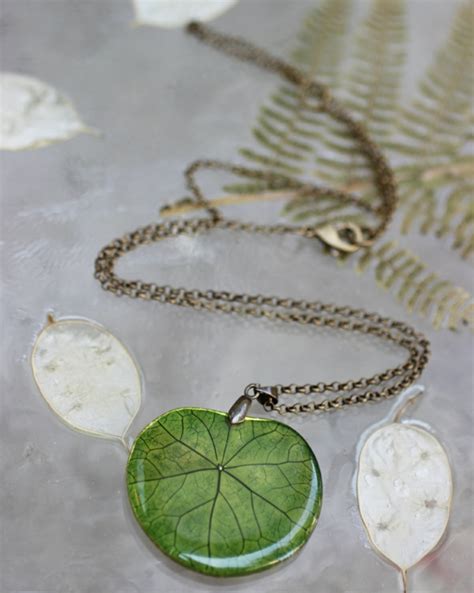Bijoux en résine à fabriquer soi même tutoriel et 70 idées de modèles
