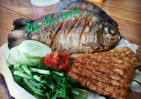 Resep Ikan Bawal Goreng Sambal Mentah Oleh Miss Nora Cookpad