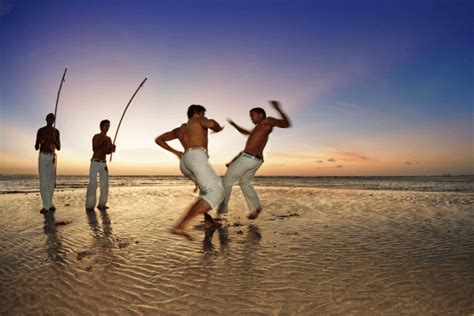 Capoeira O que é Origem História Tipos e Instrumentos