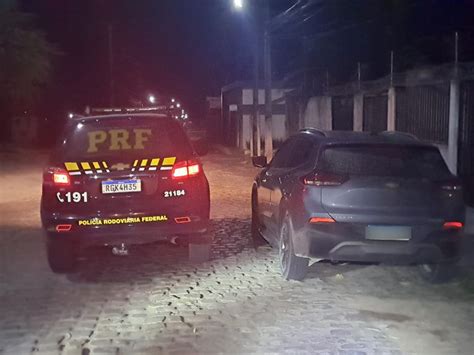 PRF prende cinco homens recupera quatro veículos e presta apoio à PC
